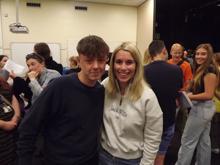GCSE Results Day - Latest News - Sandwich Technology School